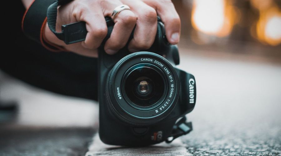 APS-C hay Full-frame: Đâu là lựa chọn thực tế hơn cho người mới?